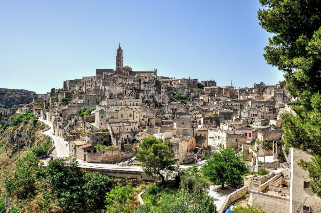 Il paese lucano con la vista più mozzafiato sui Sassi di Matera